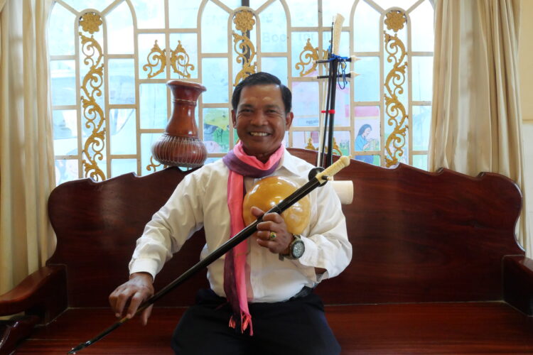 カンボジアの伝統楽器 クセ・ディエフ | シャンティコラム | 公益社団法人 シャンティ国際ボランティア会(SVA)